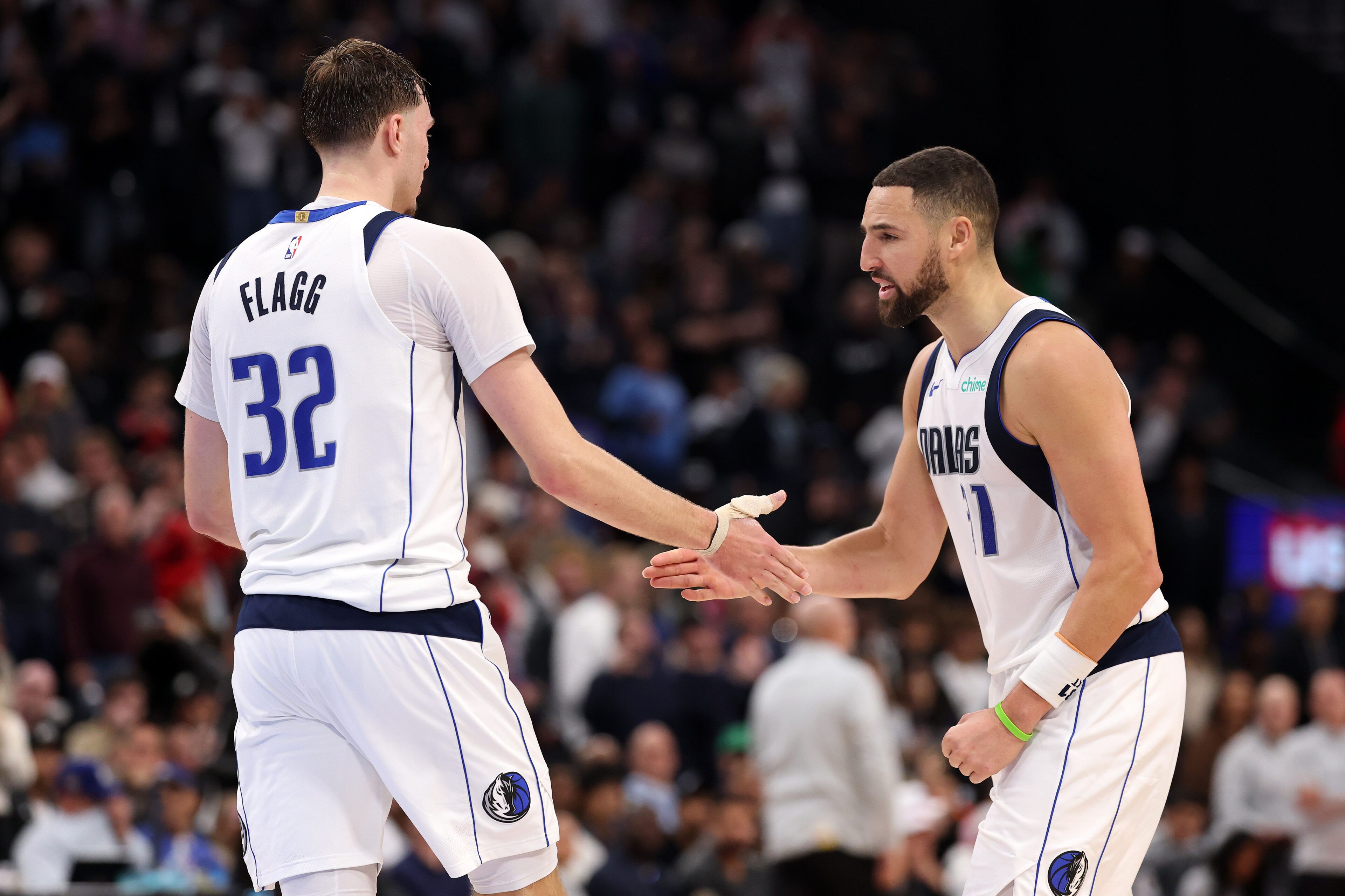 Klay Thompson Takes Up 3-Time NBA Champion’s Role to Help Mavs Rookie ...