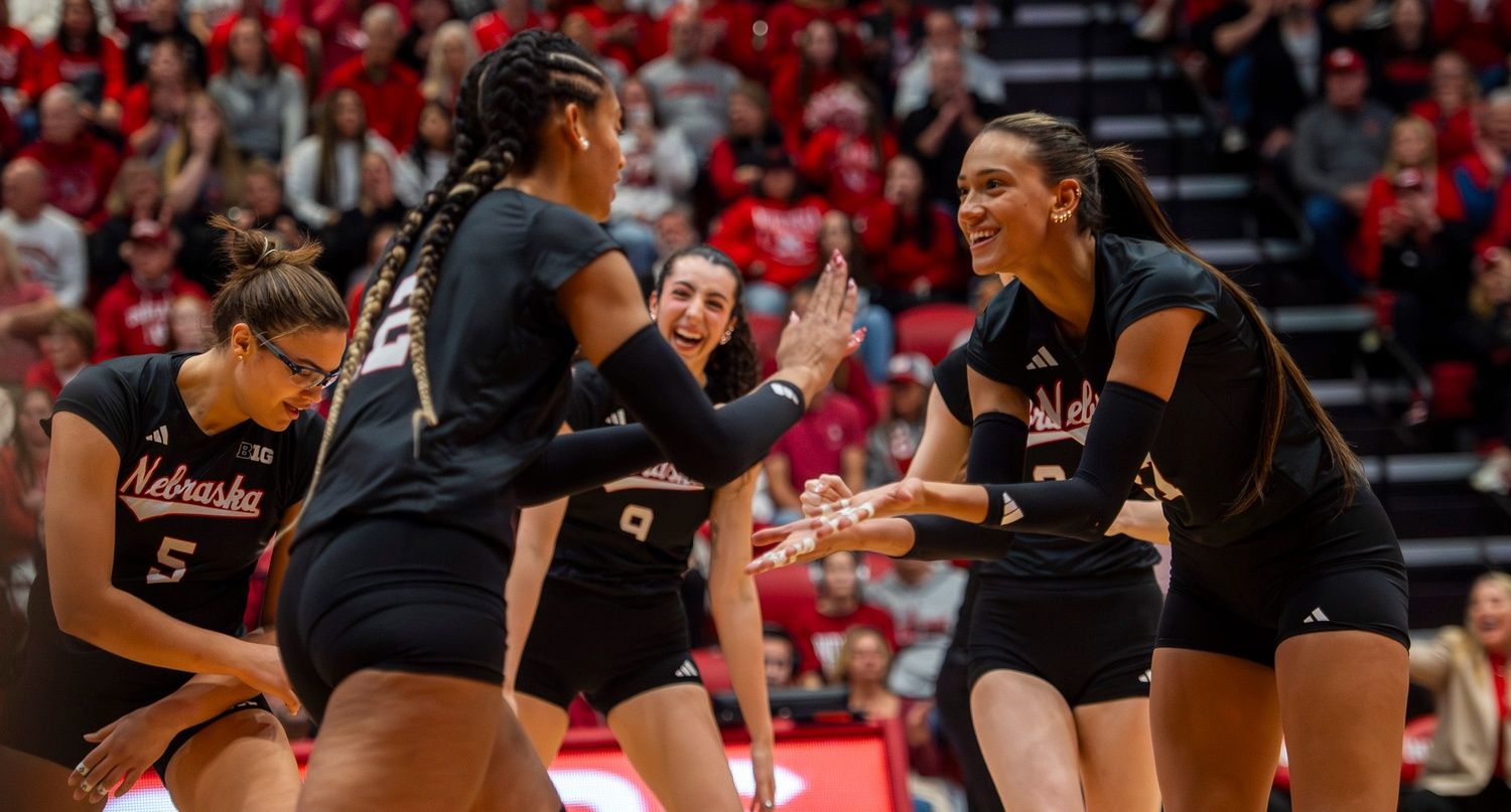 Harper Murray’s Sister Kendall Fangirls Over the Nebraska Volleyball ...