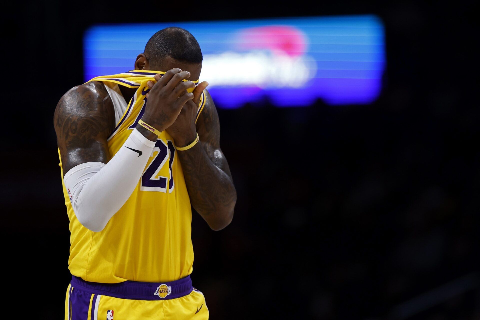 LeBron James Ripped By NBA Fans For Performance In Suns-Lakers Game