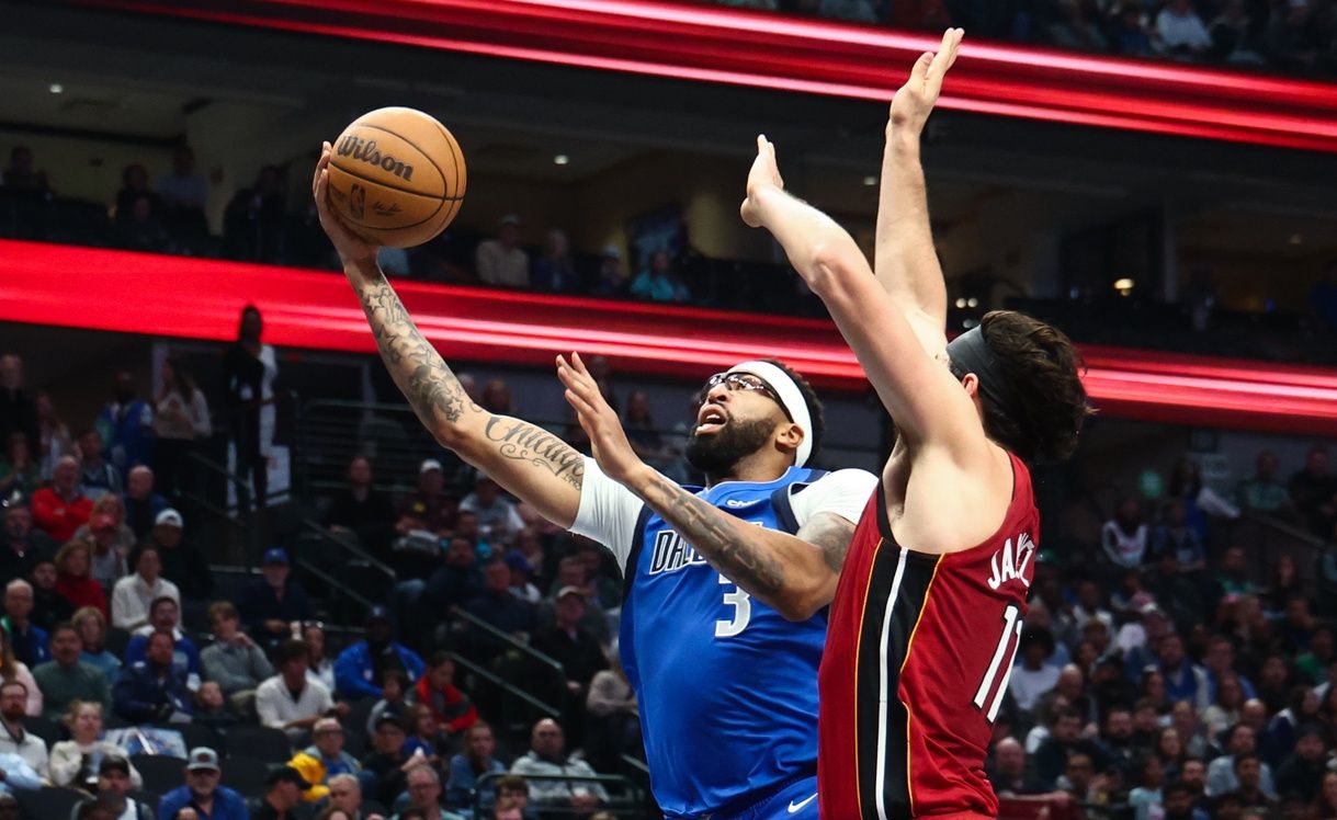 NBA World Reacts To Anthony Davis' Performance In Heat-Mavs Game