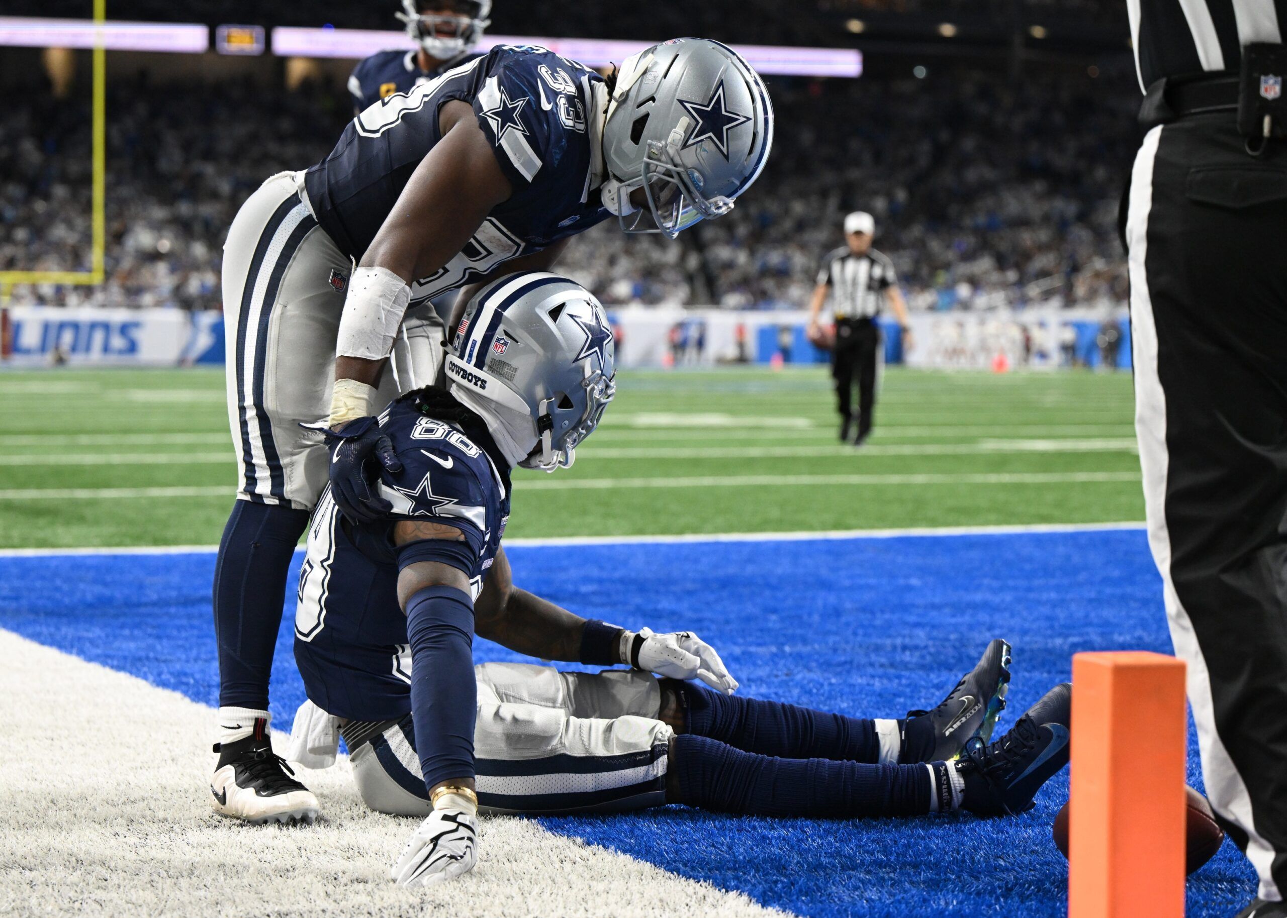 Cowboys Star CeeDee Lamb Sends 6-Word Message After Suffering Scary ...