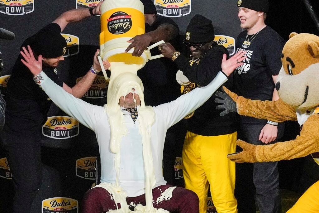 College Football Bowl Tracker: Full Schedule for Every 2025-2026 Bowl Game