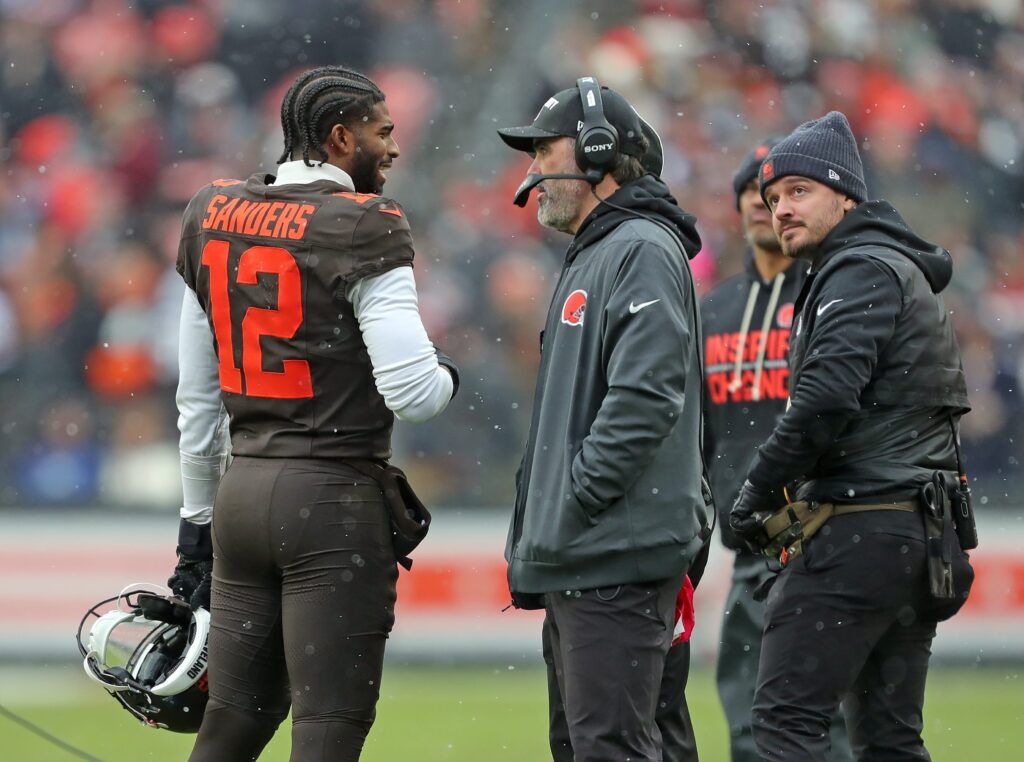 Super Bowl Champion Accuses Kevin Stefanski of ‘Holding Back’ Shedeur ...