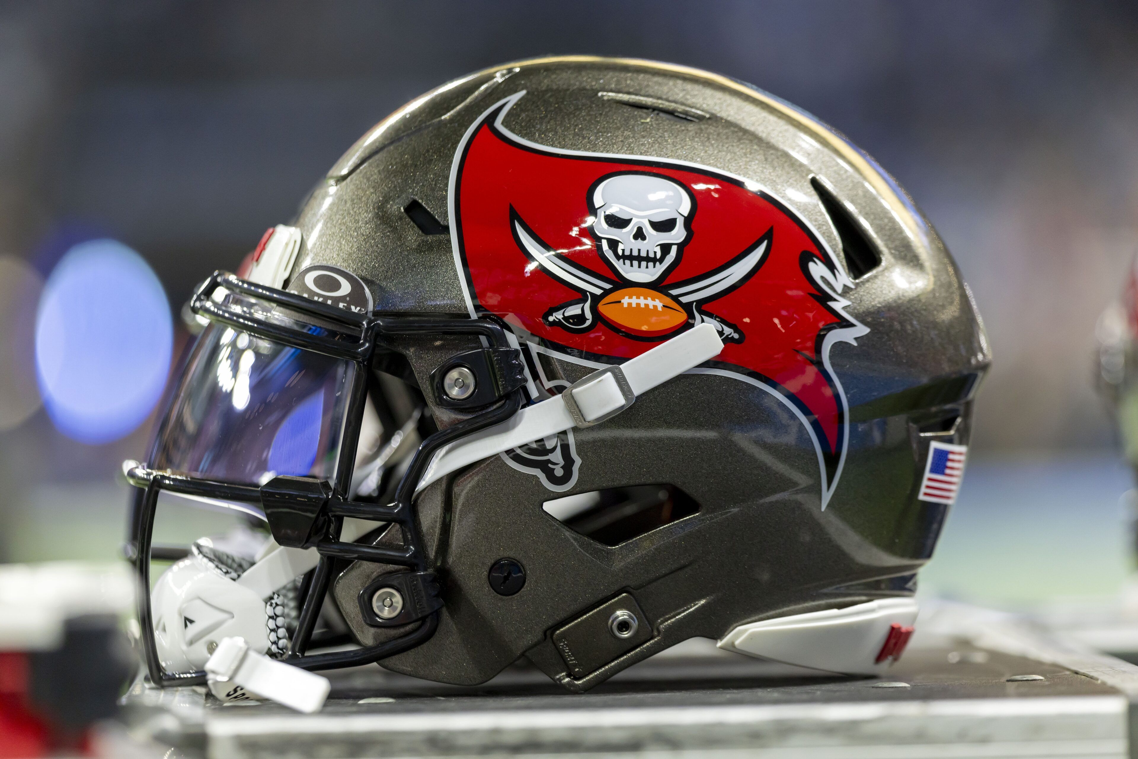 Who Is Singing the National Anthem at the Buccaneers-Falcons Game? Get ...
