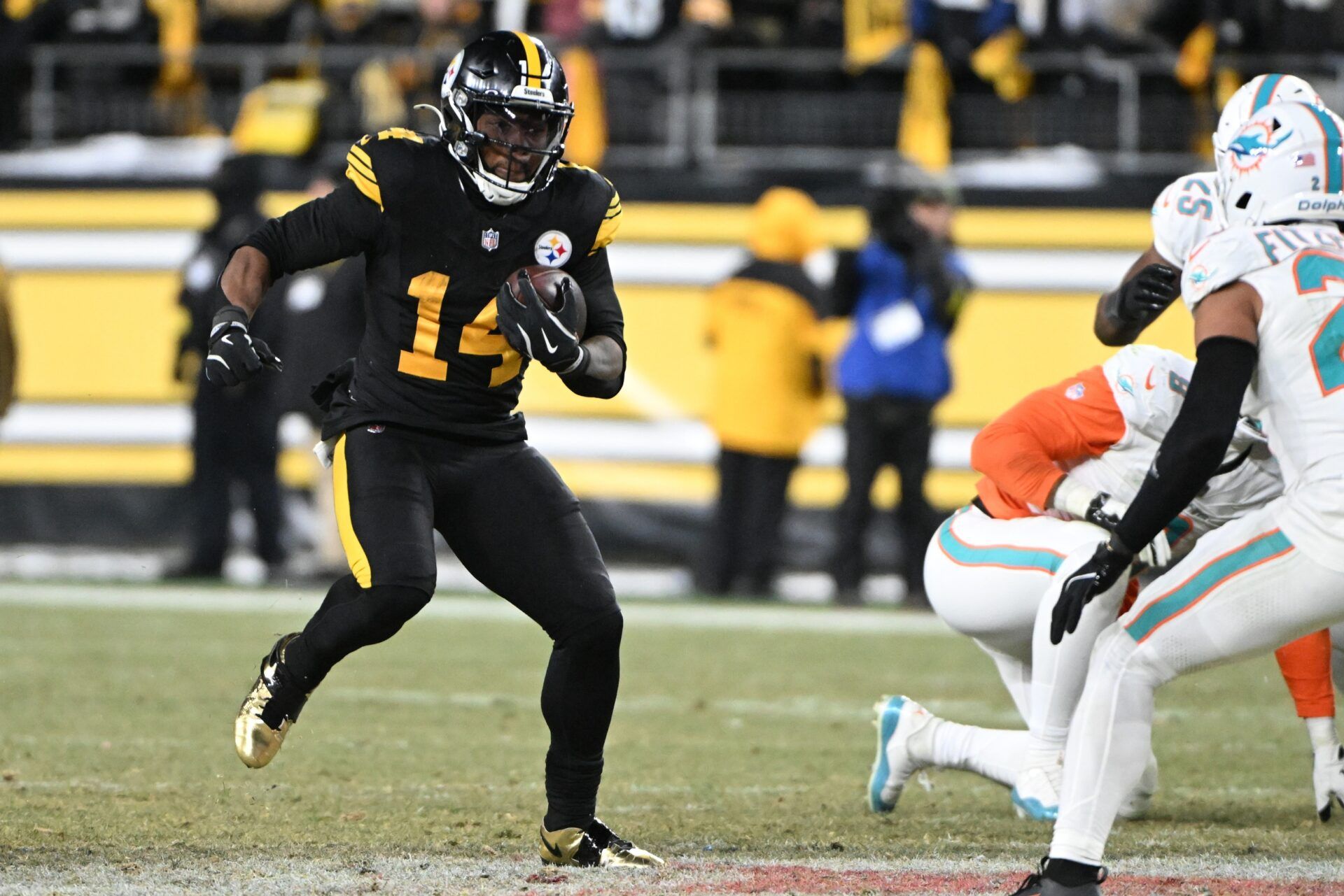 Should You Start Pittsburgh Steelers RBs Jaylen Warren or Kenneth ...