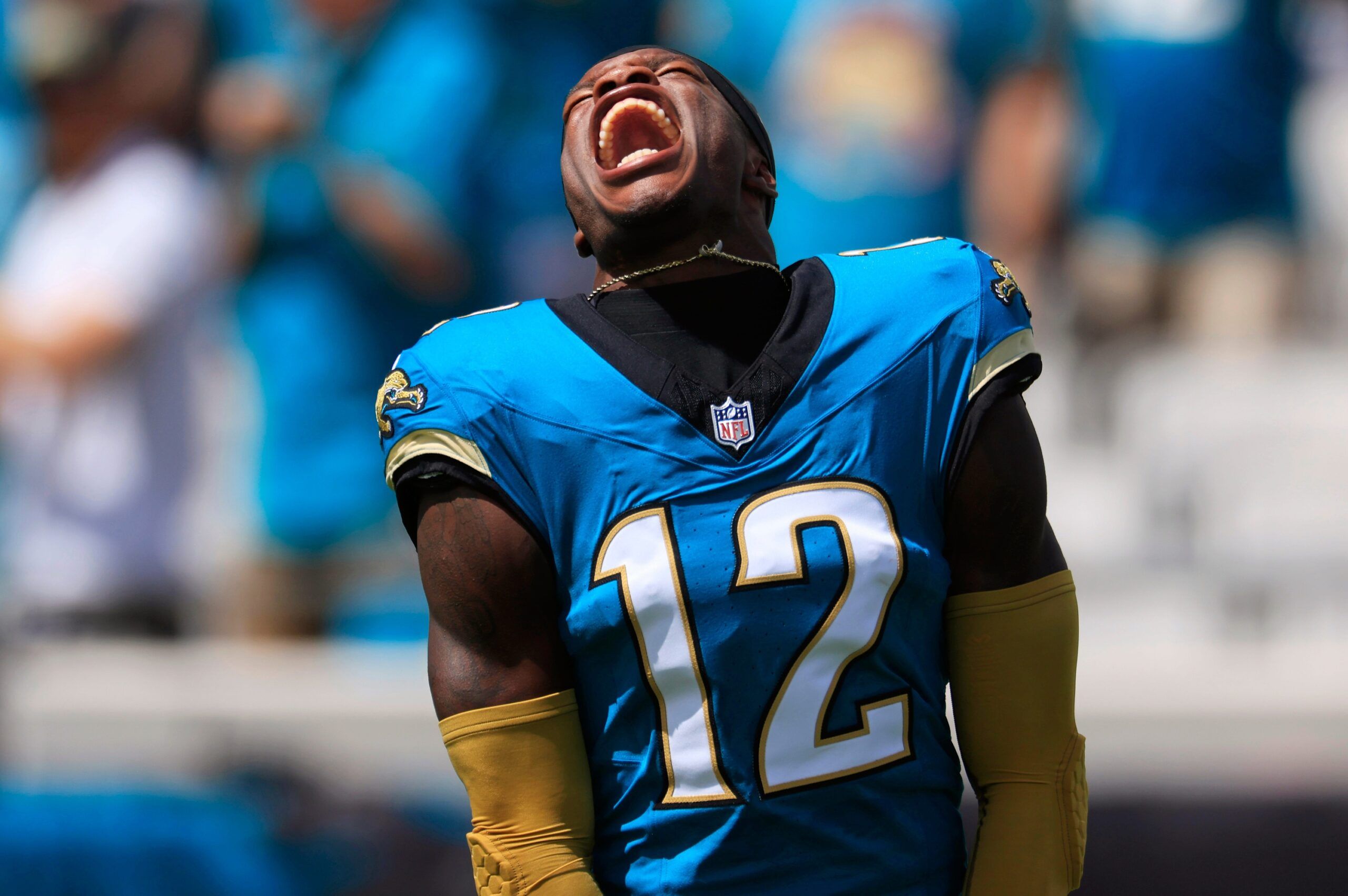 Travis Hunter Surprises His Father With Heartwarming Gesture As Jaguars ...