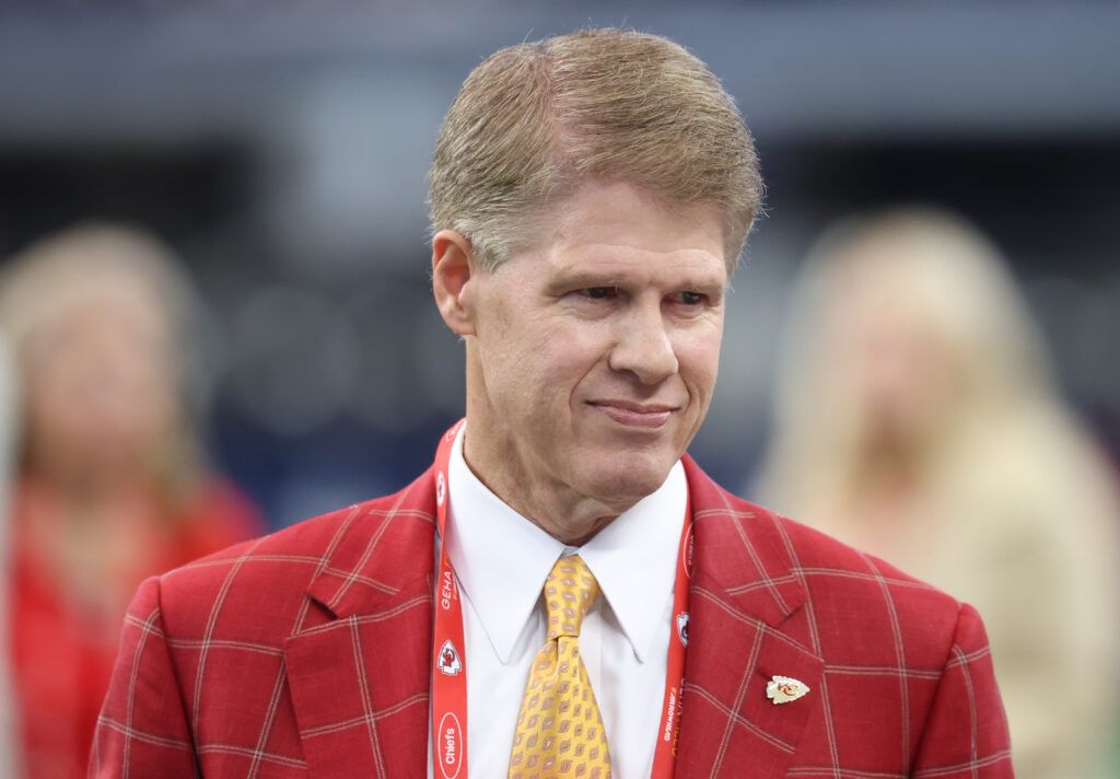 Chiefs Owner Clark Hunt Breaks Silence on Decision To Move Franchise to ...