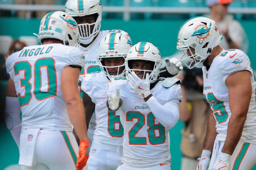 Is De’Von Achane Injured? A Look at the Dolphins Star’s Status After ...