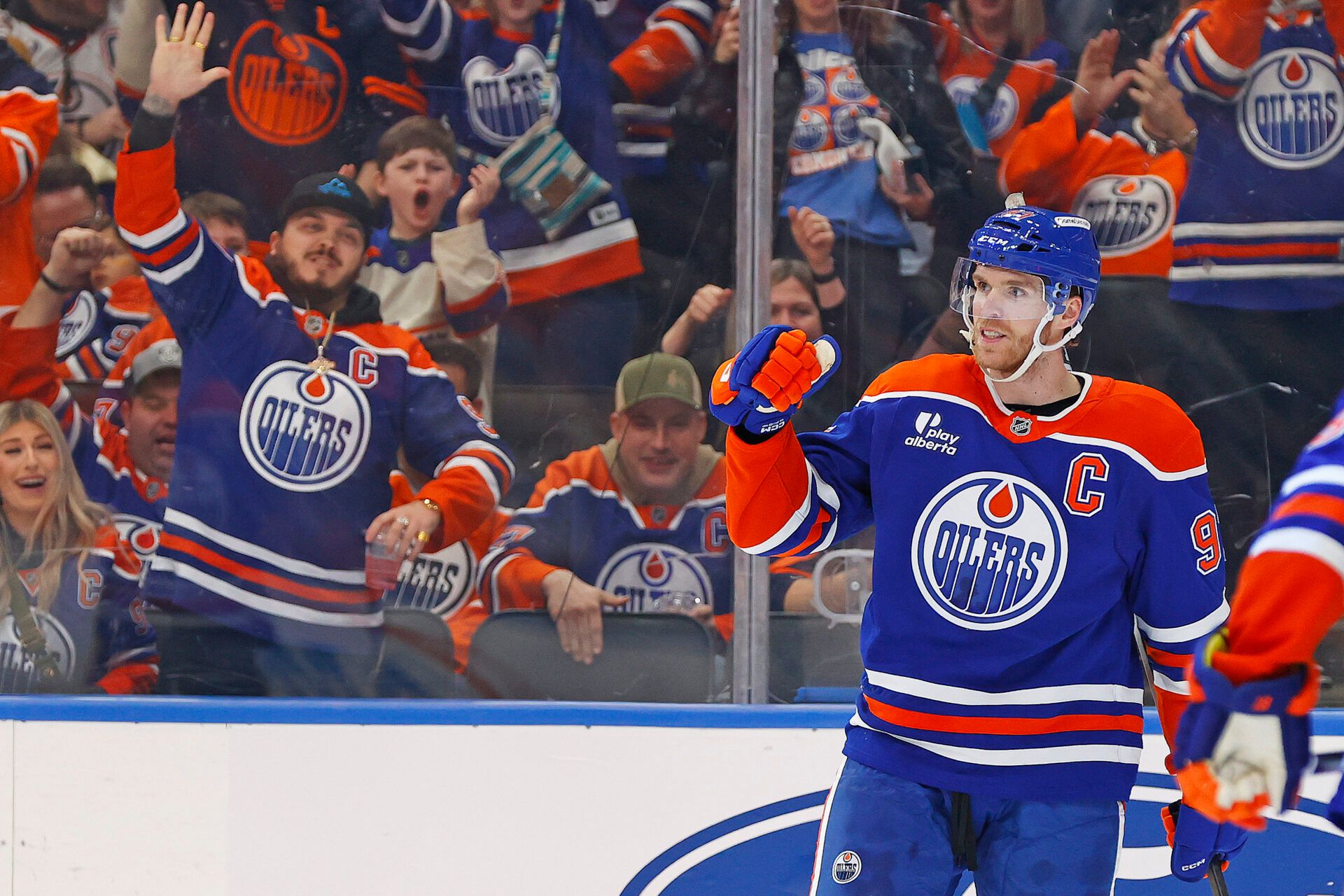 Connor McDavid Already Breathing the Same Air As Wayne Gretzky With ...