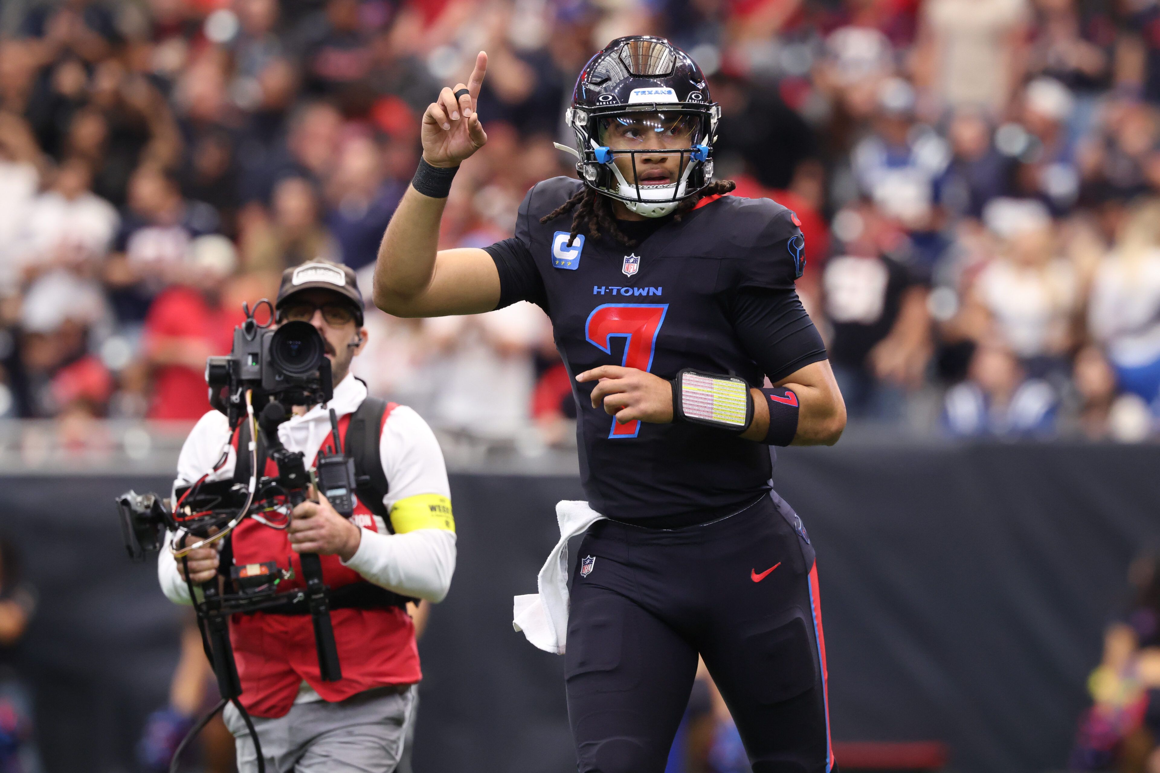 Peyton Manning Weighs In on ‘Challenging’ Conditions for C.J. Stroud ...