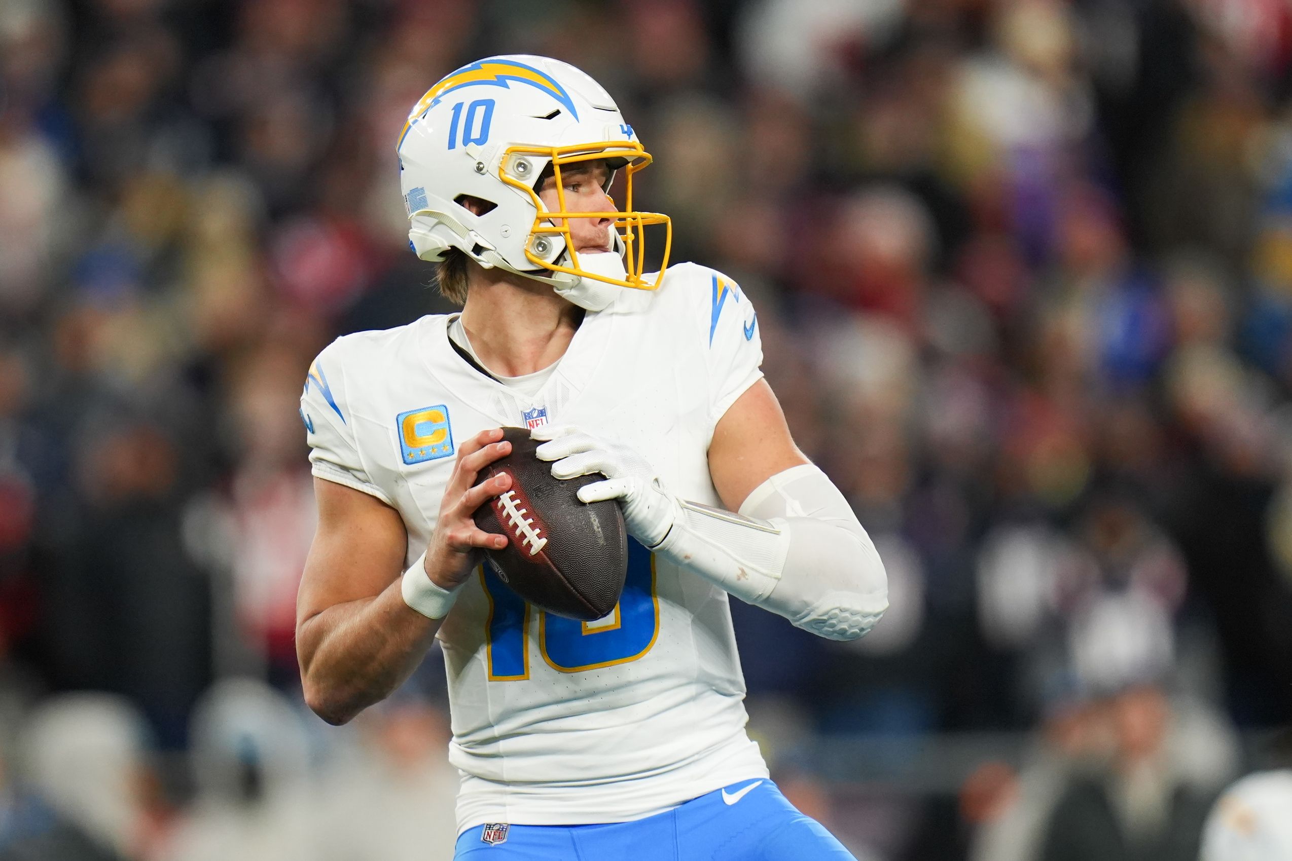 Ex-NFL LB Exposes Justin Herbert’s ‘Deficiencies’ in Blunt Breakdown of ...