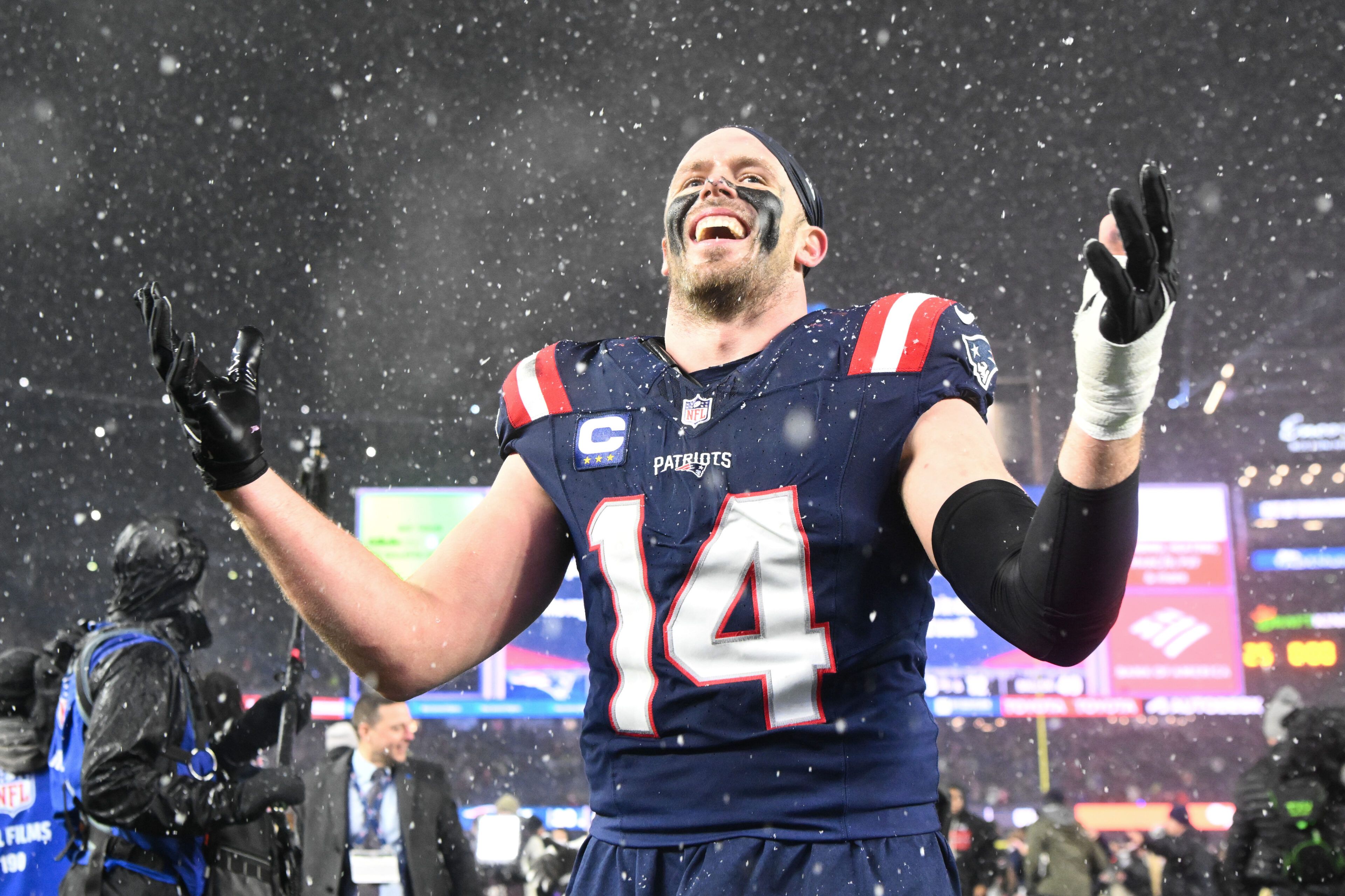 Patriots Take Subtle Dig at ESPN Analysts Following Dominant Win vs ...