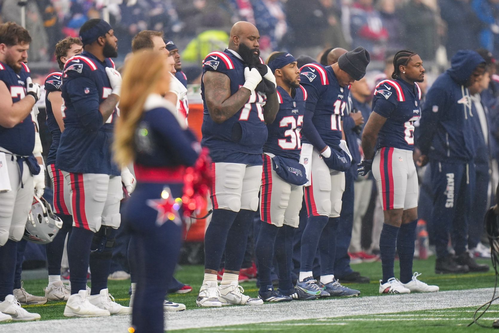 Who Is Singing the National Anthem at the Patriots-Broncos Game? Get to ...