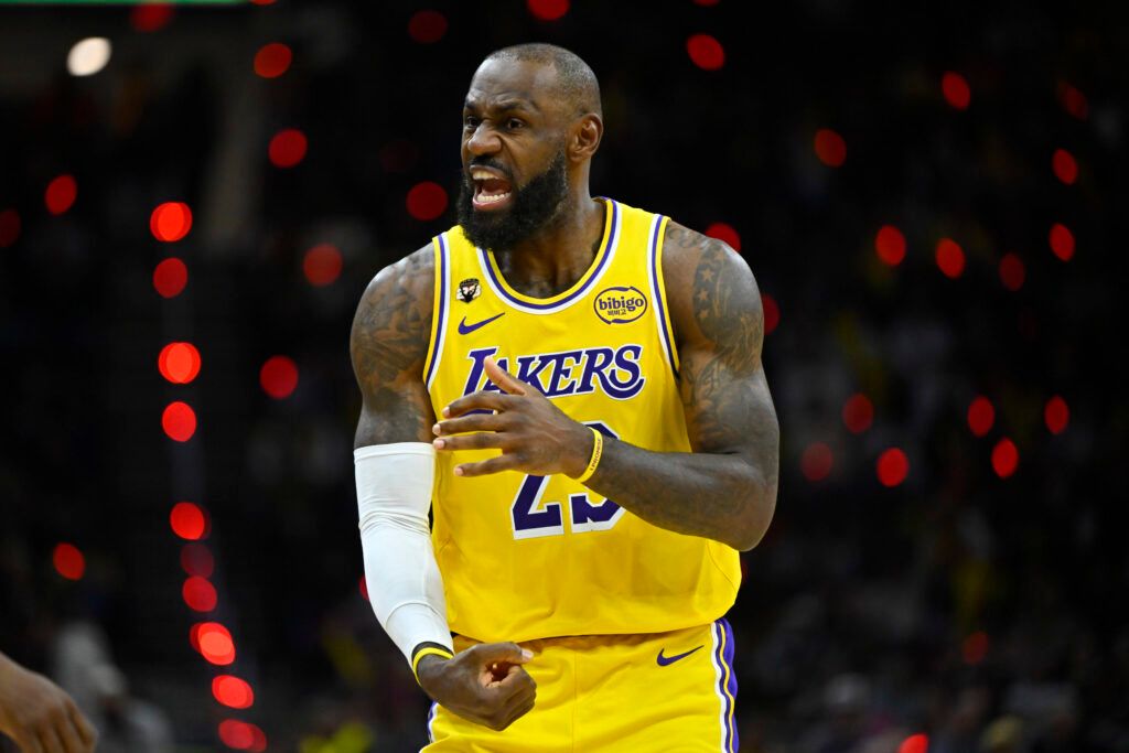 NBA Legend Shaquille O'Neal Shockingly Snubs LeBron James From West All ...