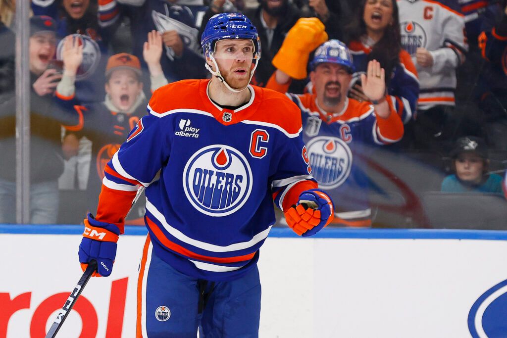 Oilers Star Connor McDavid Has Elite Wayne Gretzky Record In His Sights