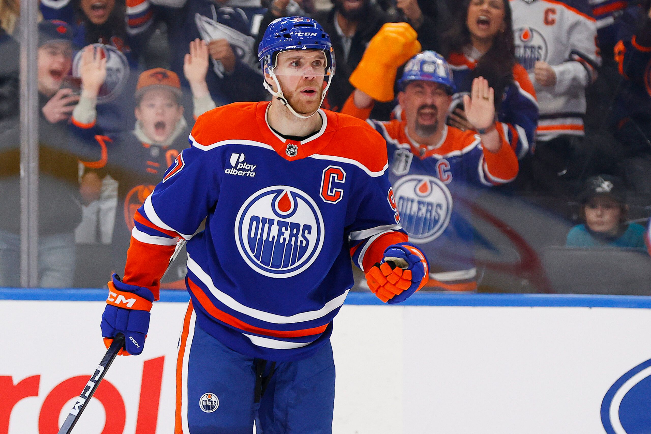 Oilers Star Connor McDavid Has Elite Wayne Gretzky Record In His Sights ...