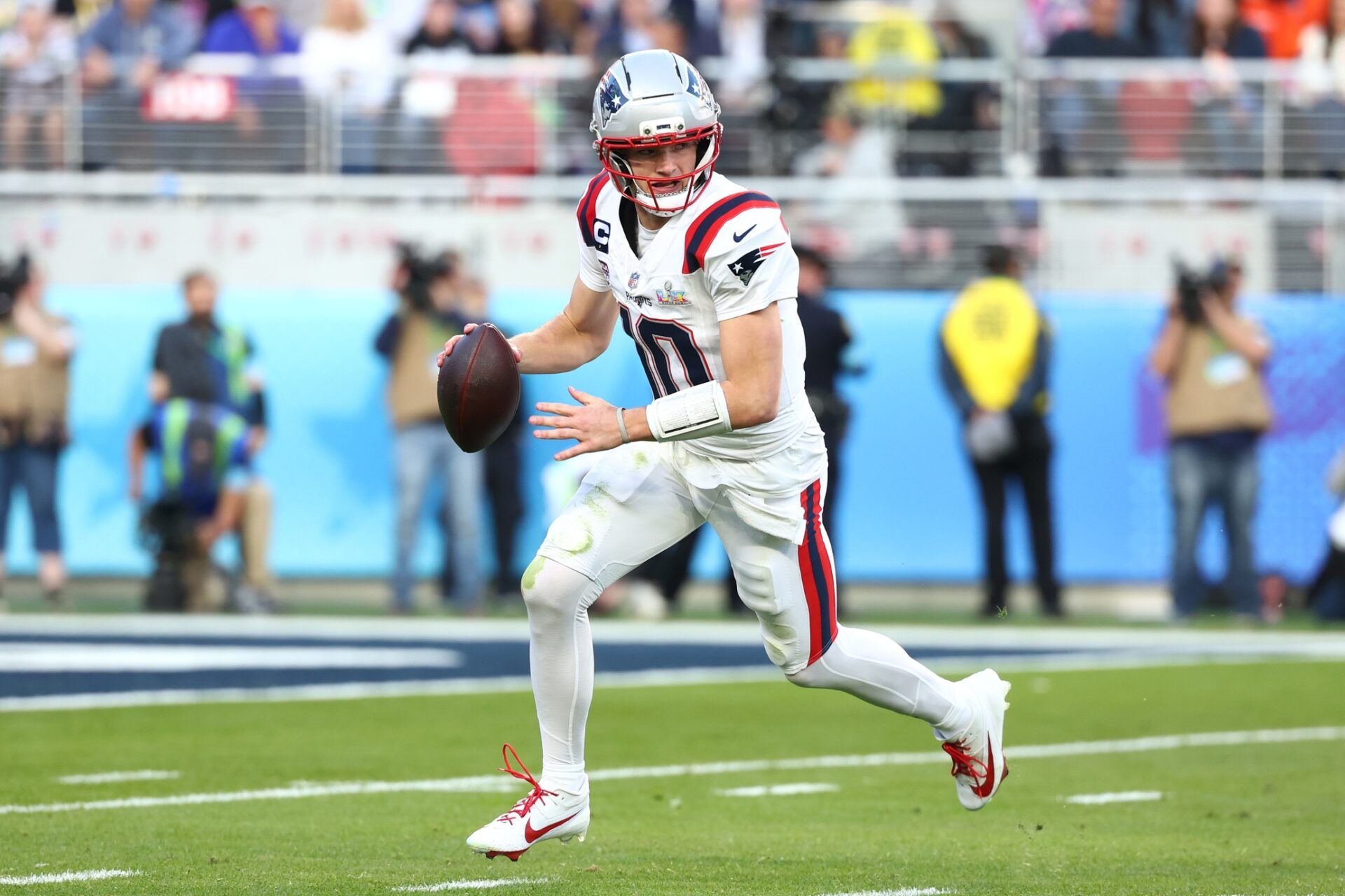 Controversial NFL Legend Bashes Patriots QB Drake Maye by Comparing Him ...