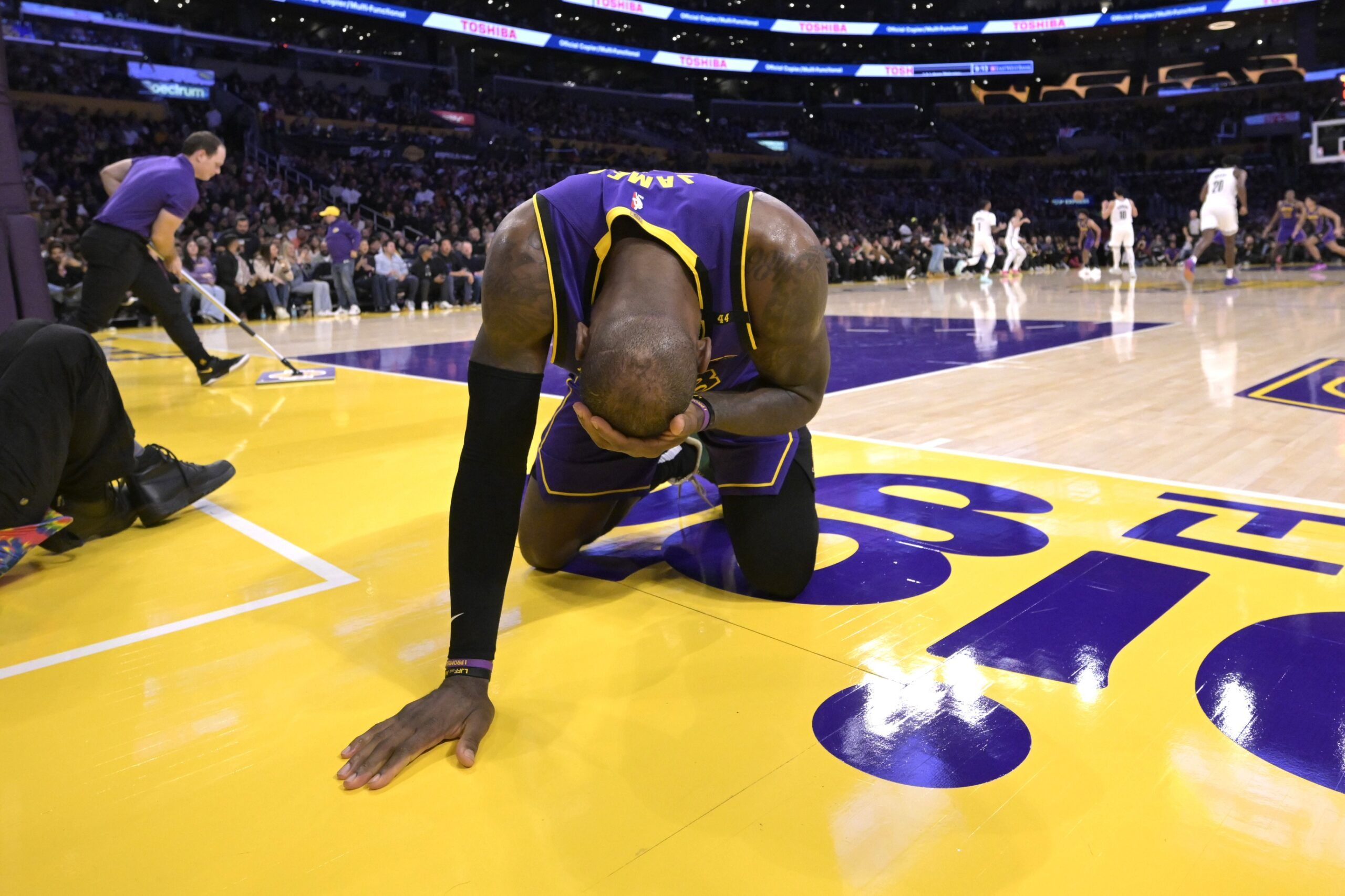 LeBron James' Official Injury Status For Clippers-Lakers Game On Friday