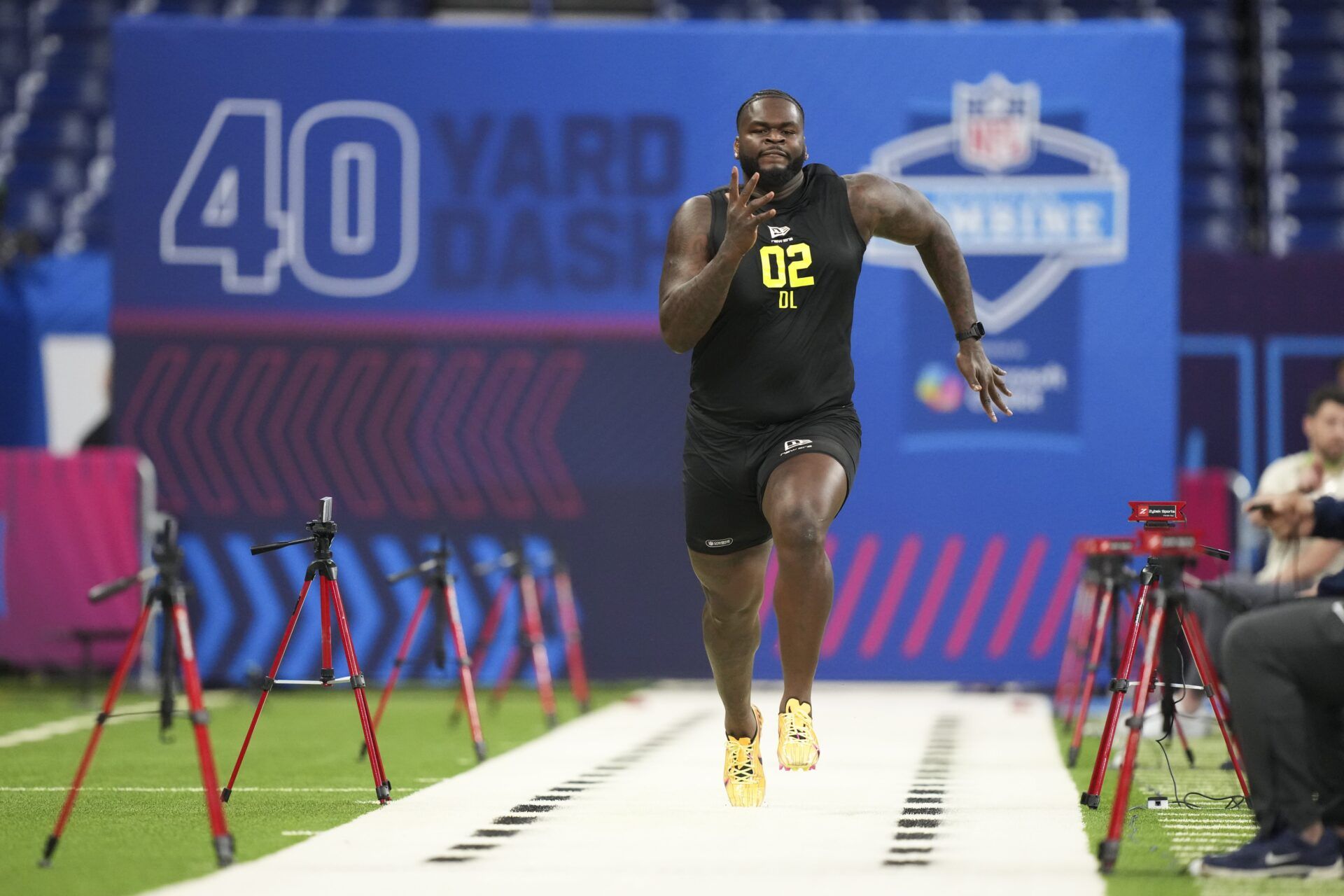 Caleb Banks Injury: Third Broken Foot in 12 Months Pushes Florida DT ...