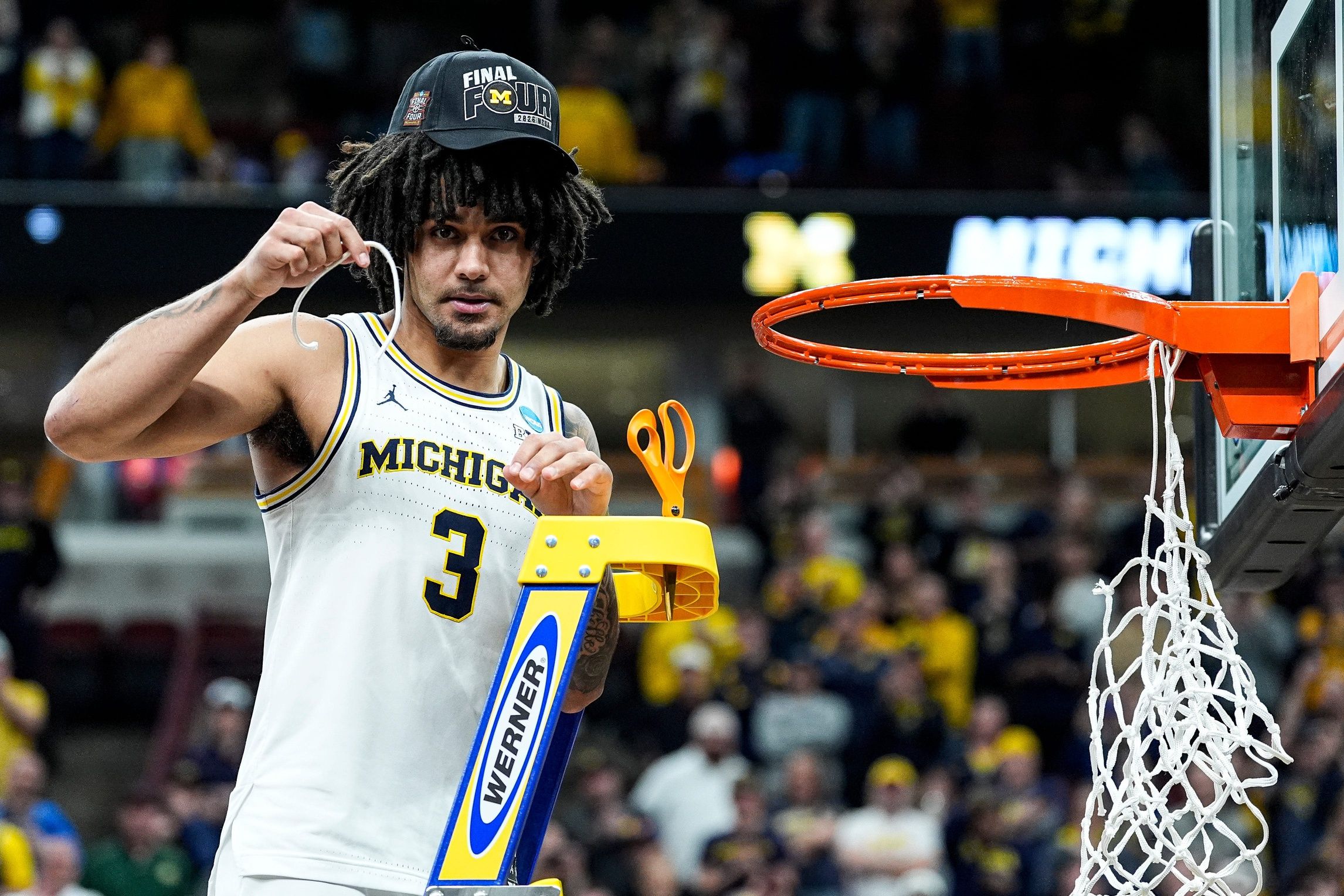 Elliot Cadeau Injury Update: Michigan PG Taken to Hospital in Ambulance ...