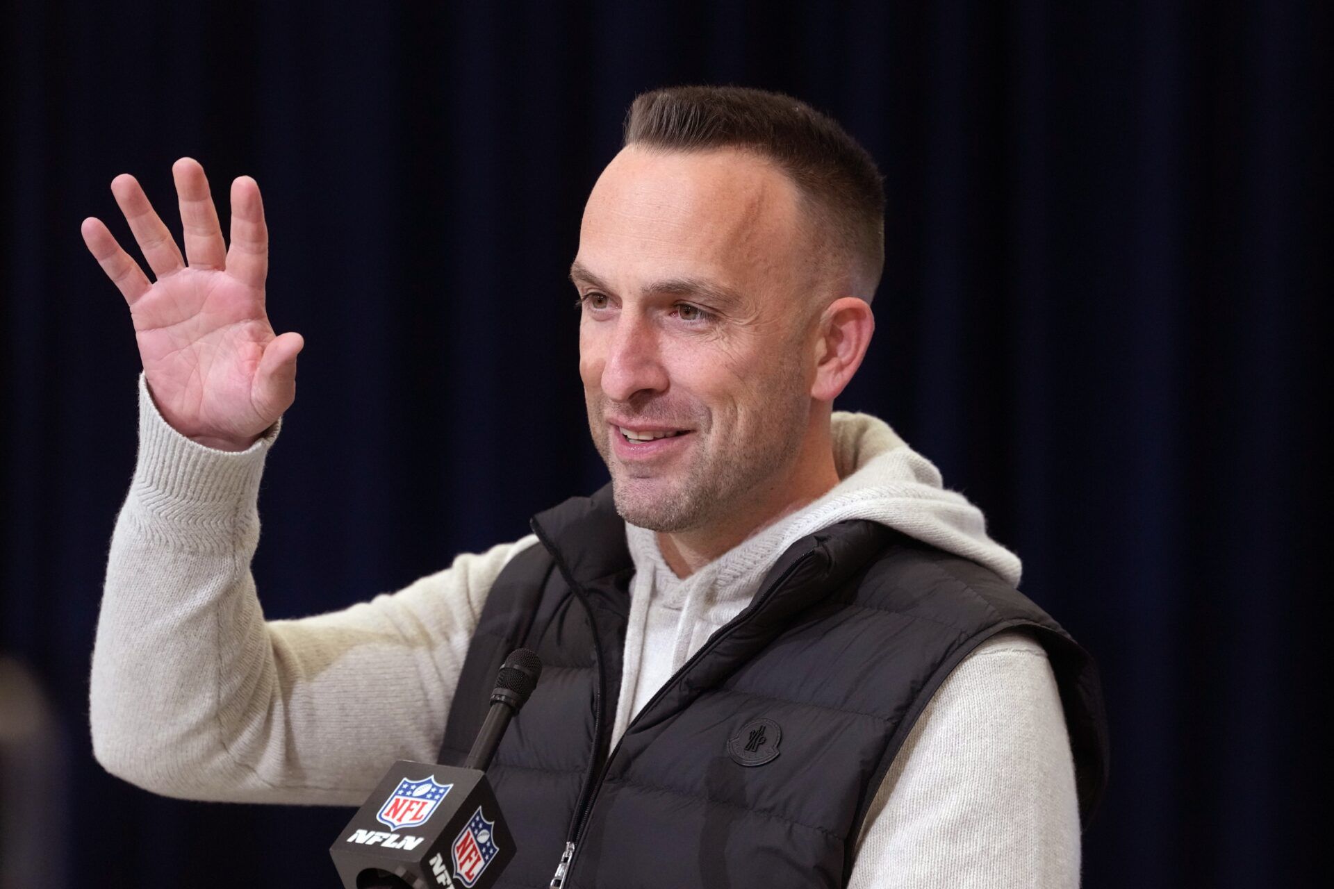 Dolphins HC Jeff Hafley Explains ‘First-Day-of-School’ Vibes at Miami’s ...
