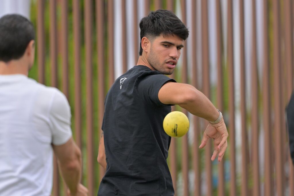 Carlos Alcaraz Alarms Tennis World As He Shows Up in an Arm Cast After ...