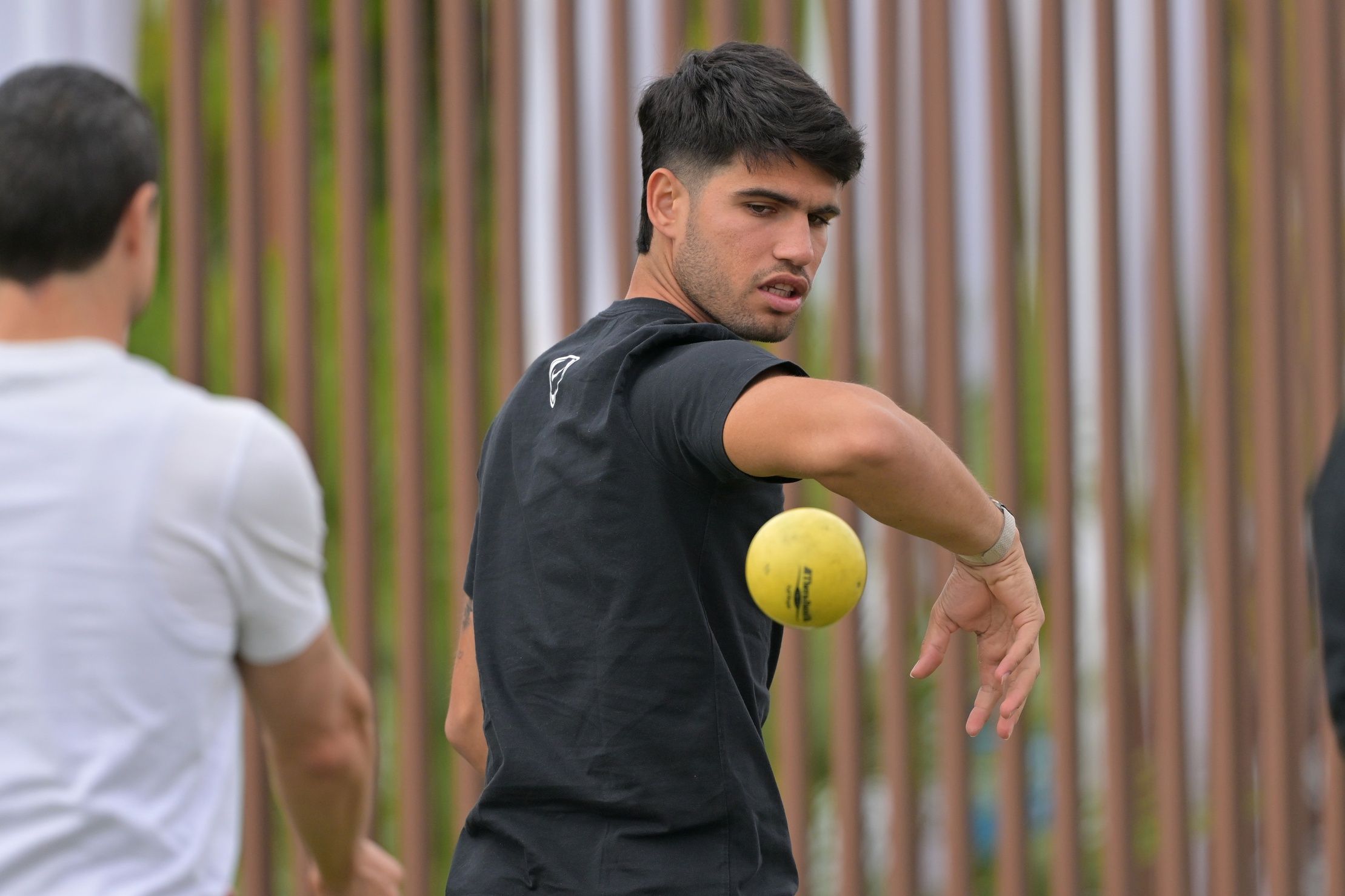 Carlos Alcaraz Alarms Tennis World As He Shows Up in an Arm Cast After ...