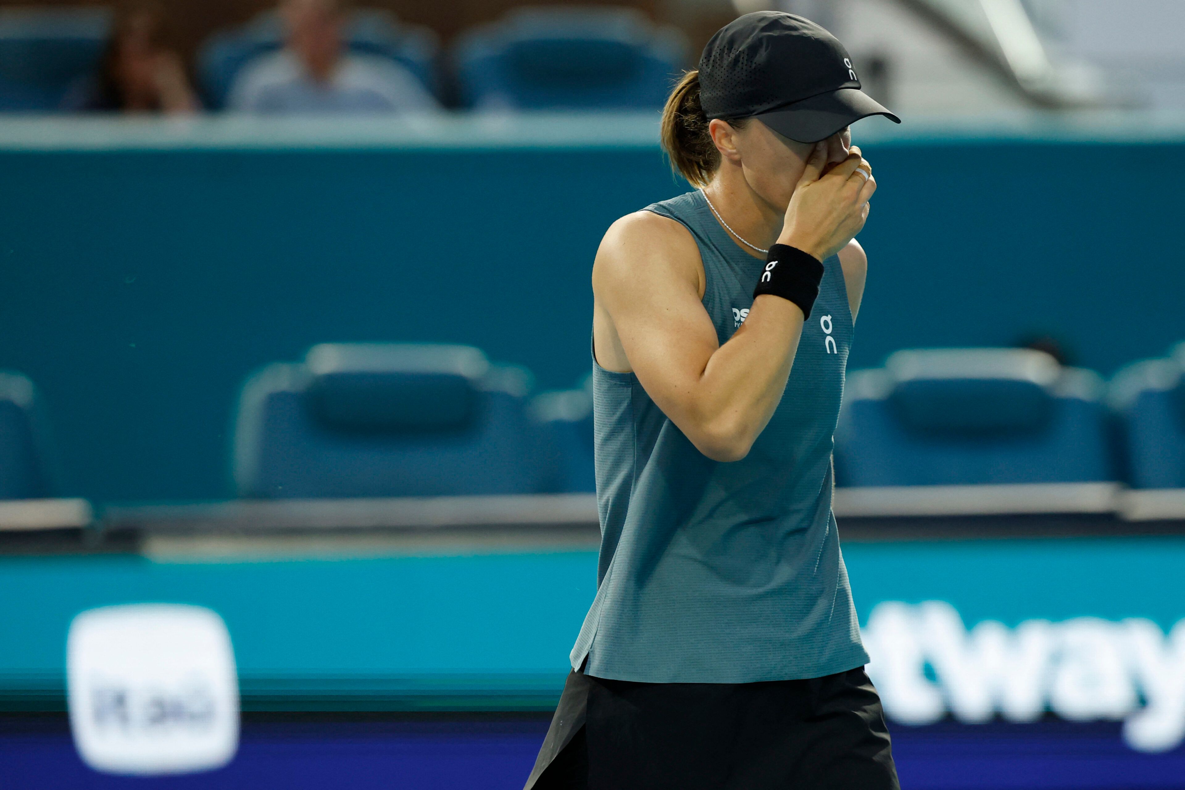 Iga Świątek in Tears As She Walks Off the Court After Sad Mid-Match ...