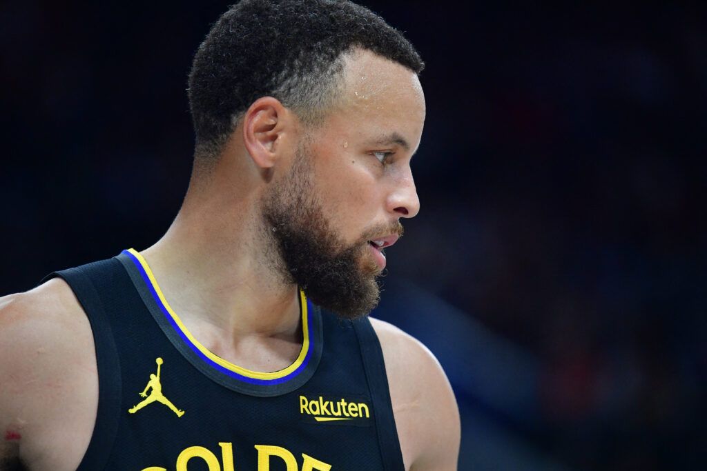 ‘Freedom for Sale’ — Ex-NBA Player Rips Stephen Curry for Signing With ...