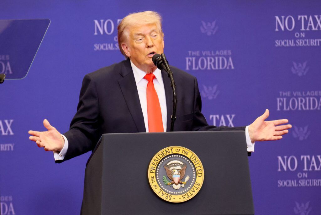 WATCH: Knicks Fans Boo President Donald Trump Mercilessly During Game 3 ...